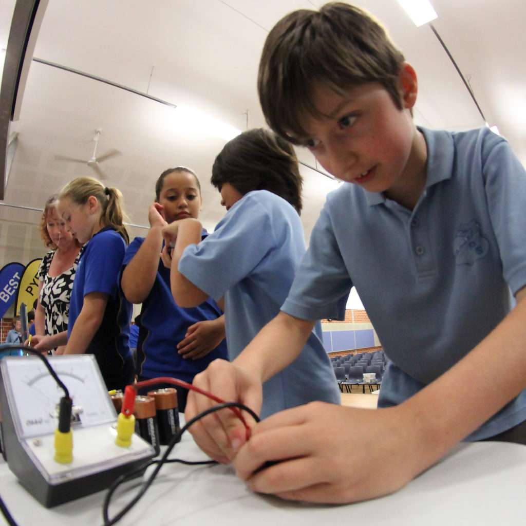 J.Graham – The Scots College : Fizzics Education